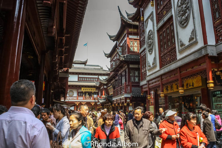 Shanghai impressions: Juxtaposition of Traditional and Modern