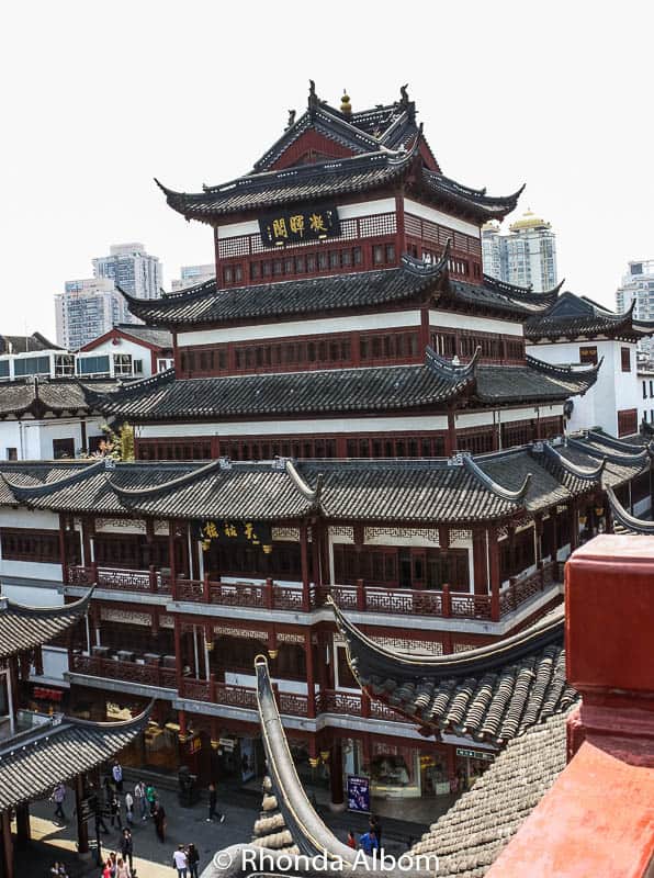 Shanghai impressions: Juxtaposition of Traditional and Modern