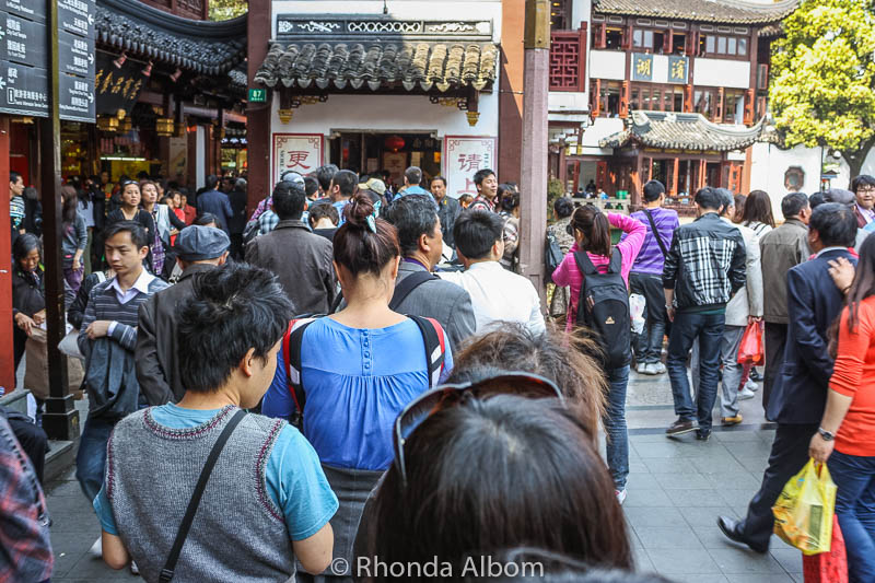 Shanghai impressions: Juxtaposition of Traditional and Modern