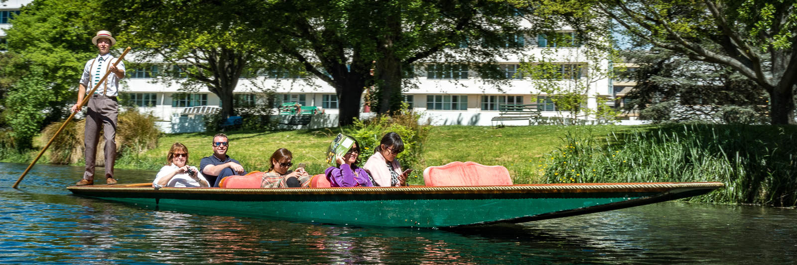 Enjoy the Christchurch Botanic Gardens by Punting on the Avon • Albom ...