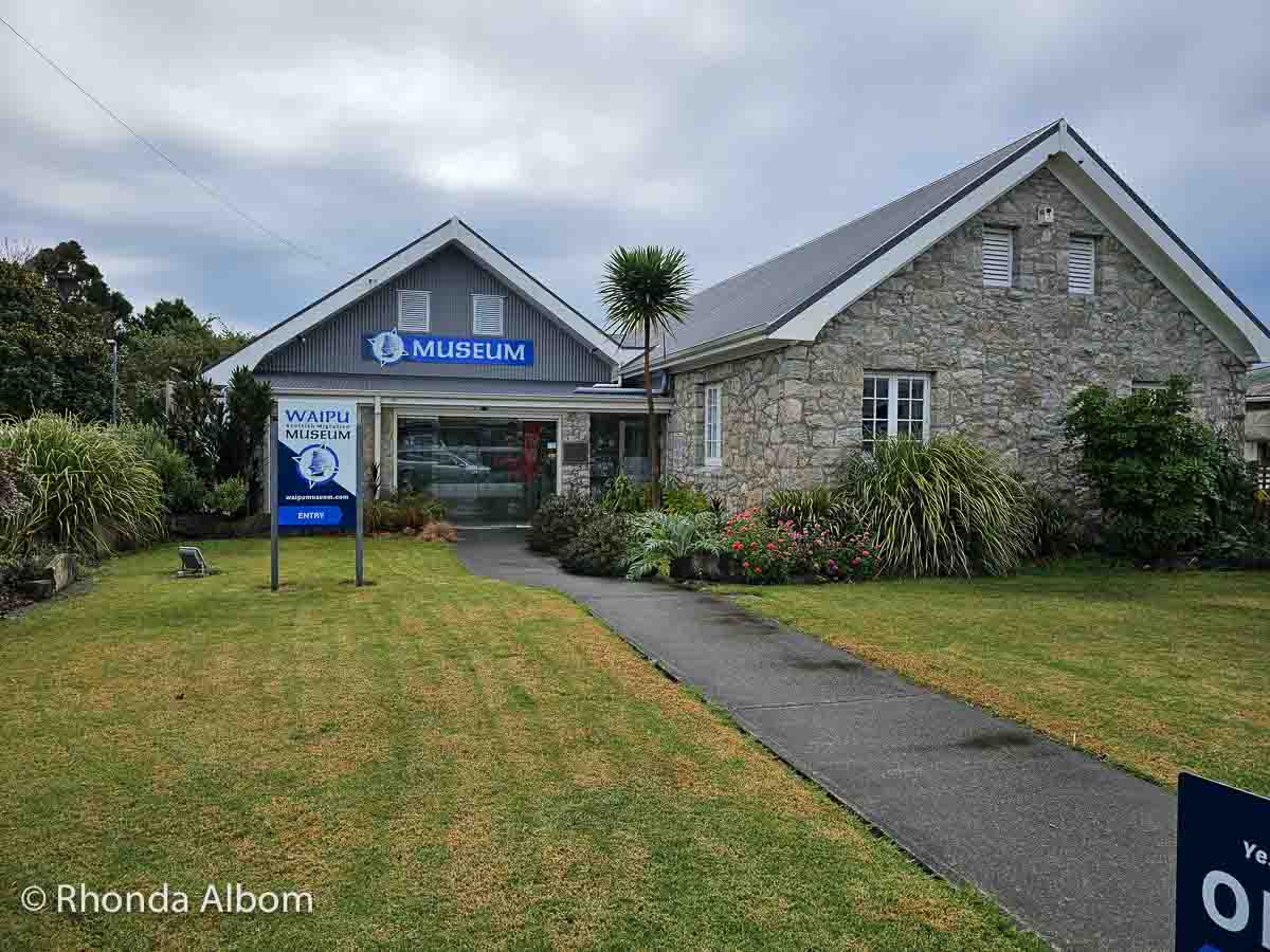 Exploring 2 Waipu Caves: Comparing Glow Worm Tour Vs Free Cave