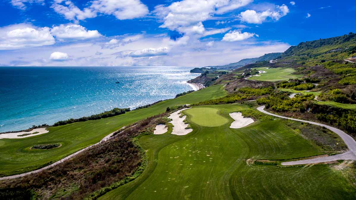 9 Must-Visit Coastal Golf Courses Around the World