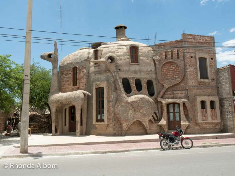 33 Strange Buildings of the World: A Fascinating Adventure